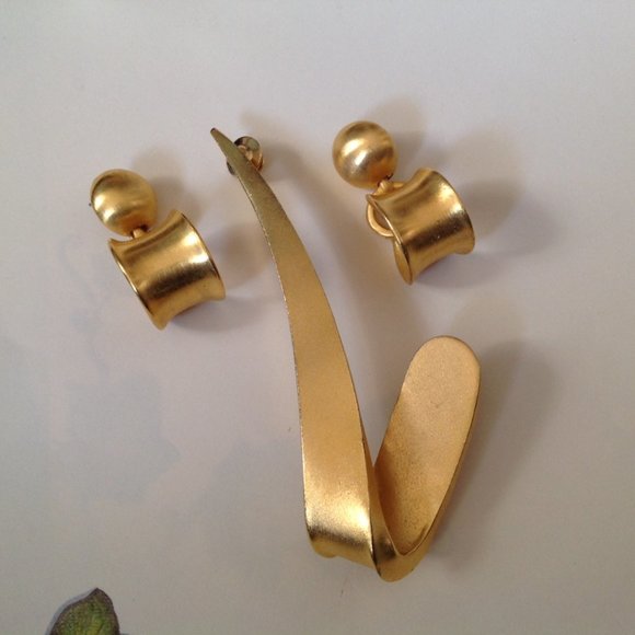 Lee Wolfe | Jewelry | Vintage Lee Wolfe Brooch With Married Pierced ...